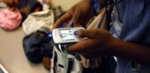 Incroyable, découvrez ce qu’il a trouvé sur le téléphone de sa femme ... Incroyable, découvrez ce qu’il a trouvé sur le téléphone de sa femme ...